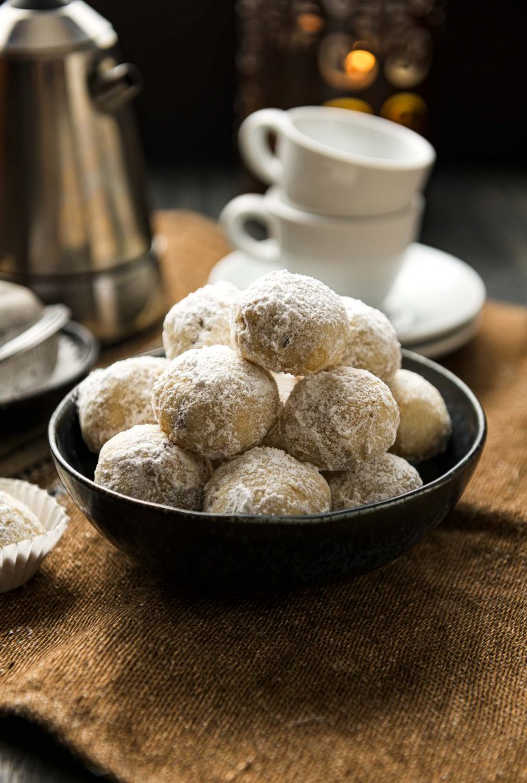 Snowball Cookies (Mexican Wedding Cookies; Russian Tea Cakes) - Lemons ...